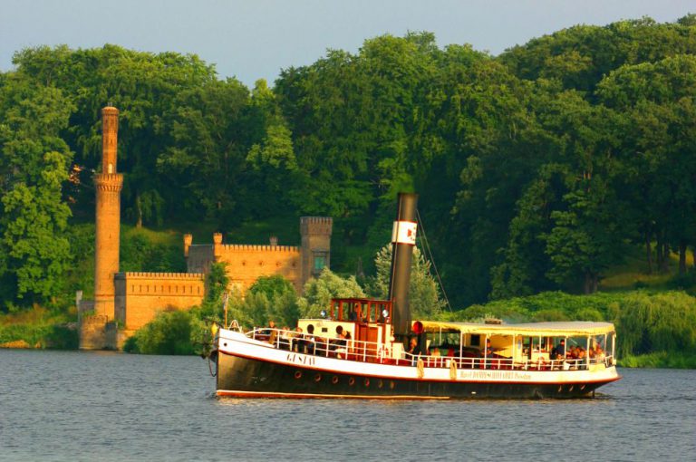 Potsdam-Sightseeing vom Wasser: mit dem Wassertaxi oder Ausflugsschiff