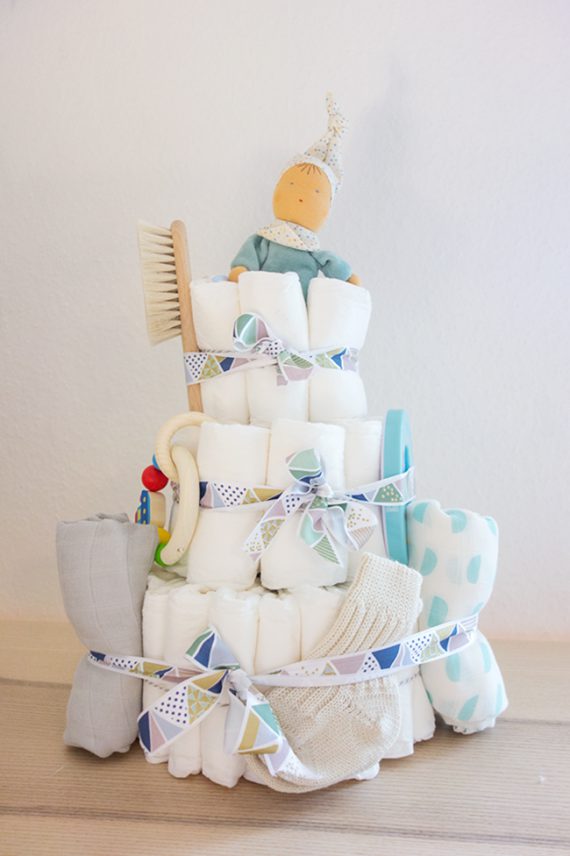 Eine Windeltorte selber machen: das perfekte Geschenk zur Geburt!
