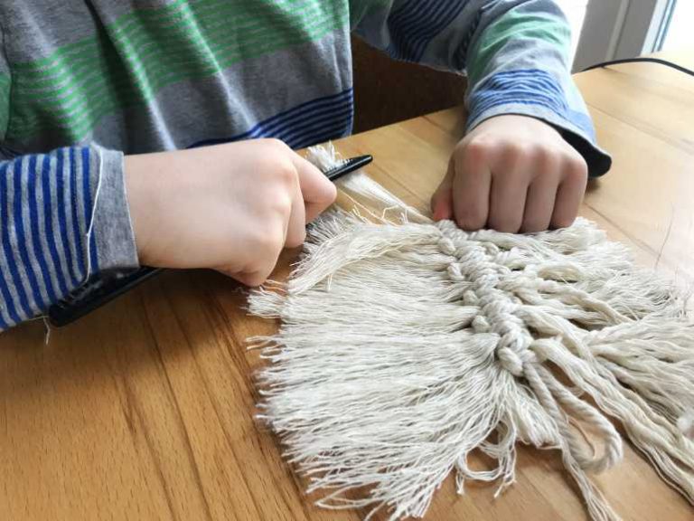 Macramé Feder: Kinderleicht selbst gemacht und wunderschön!