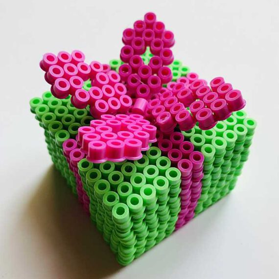 Bügelperlen-Deko für euren Kindergeburtstag: Zahlen, Kerzen & mehr