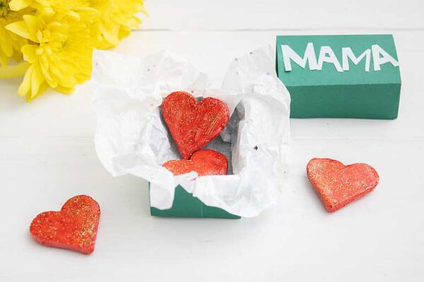 Herzmagnete zum Muttertag: Mit Liebe selbstgemacht